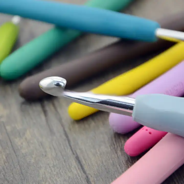 Aluminum Made Crochet Hooks Kit Silicone Solid Soft Handle Crochet Nee ...